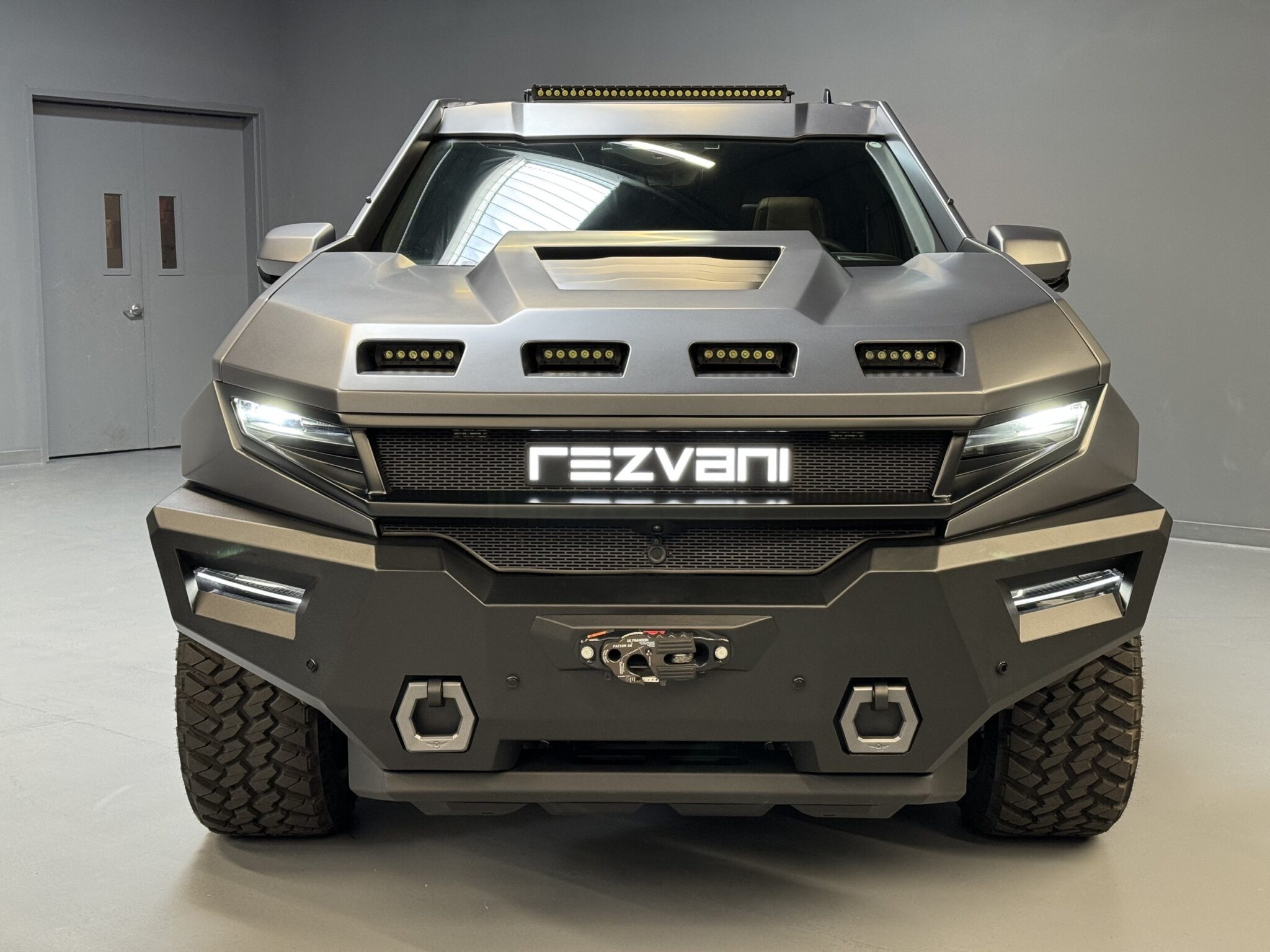 Rezvani Vengeance: Poderoso vehículo tipo militar con motor V8 de 425 ...